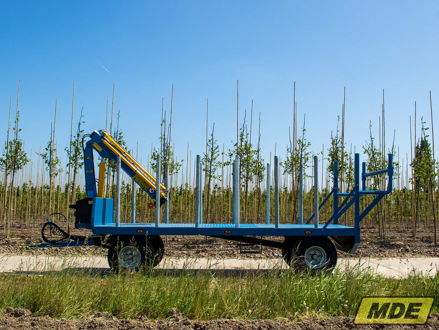 MDE tree transport trailer BTW4x0M + MDE 270L E3 crane