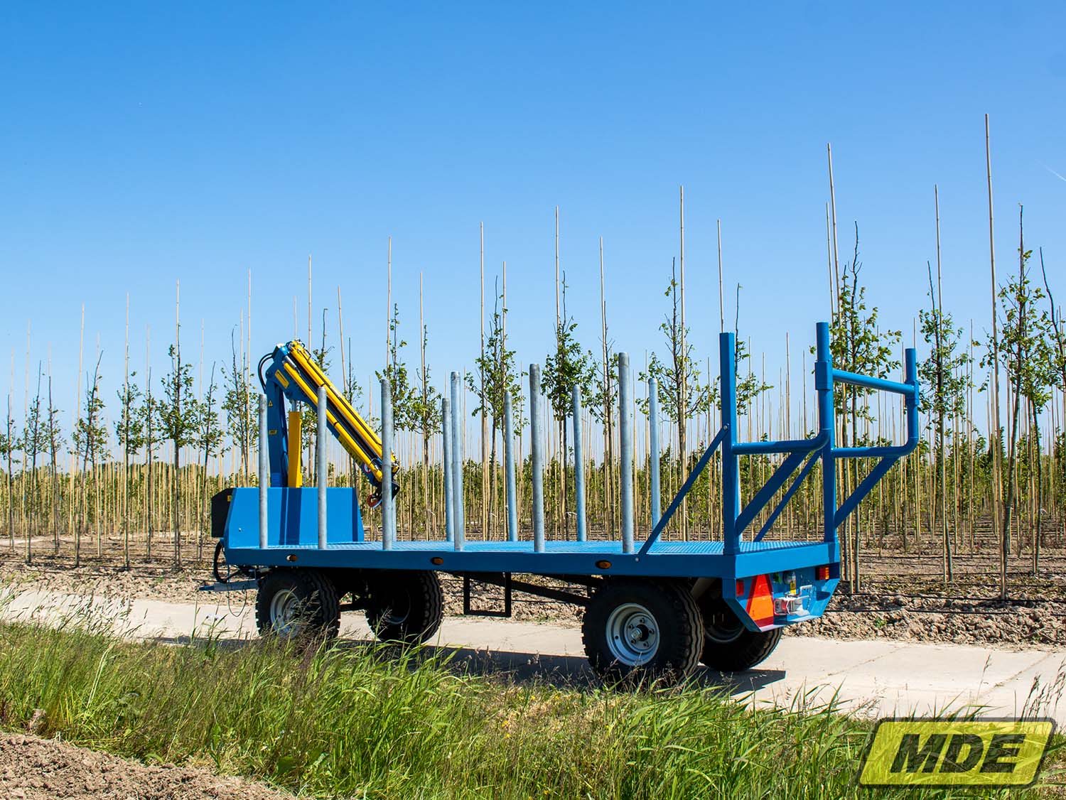 MDE tree transport trailer BTW4x0M + MDE 270L E3 crane