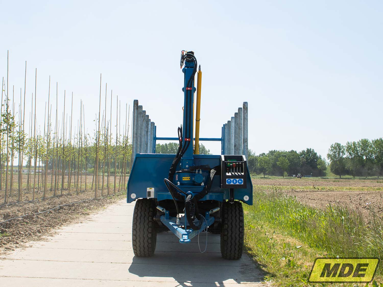 MDE tree transport trailer BTW4x0M + MDE 270L E3 crane