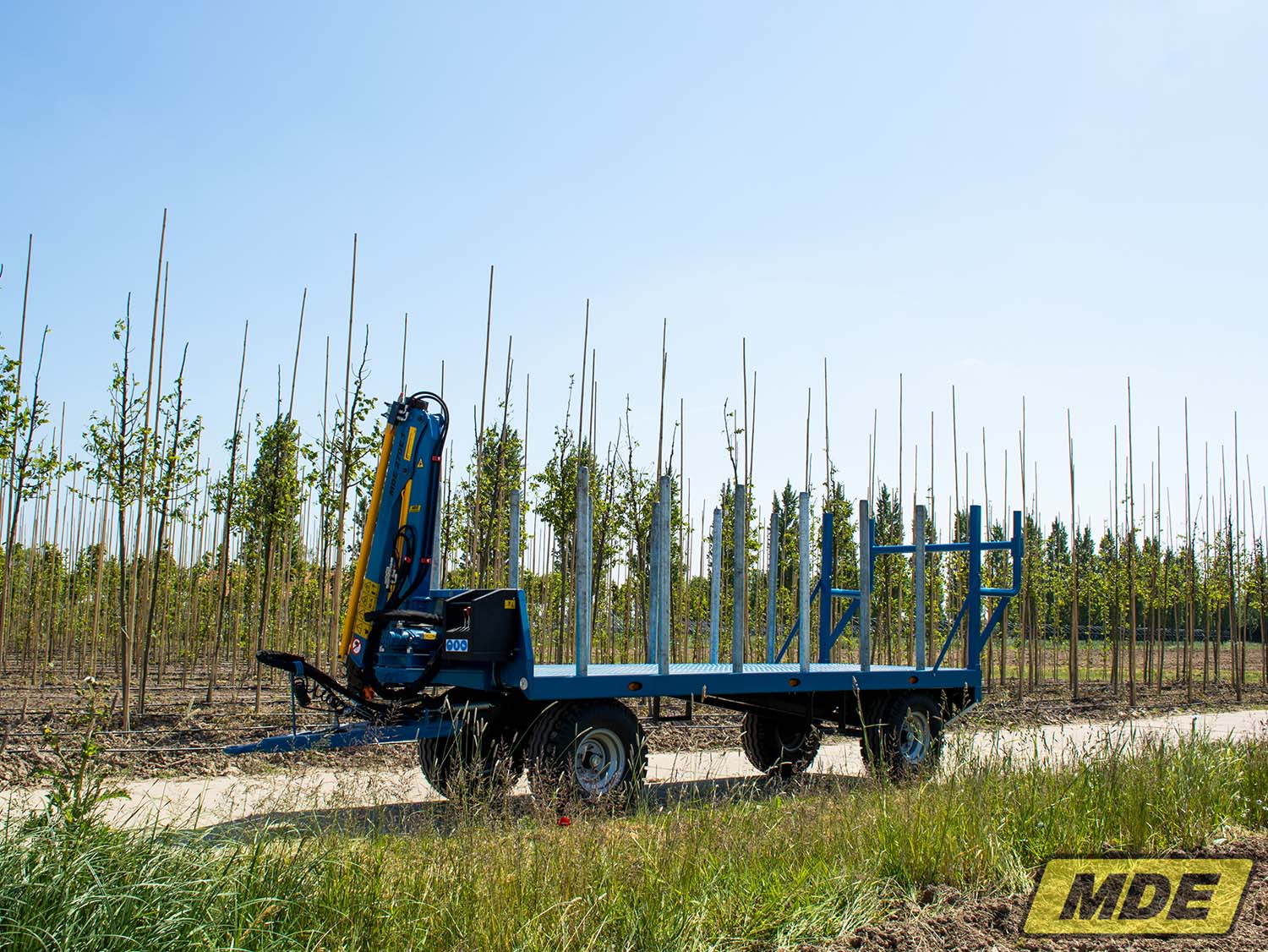 MDE tree transport trailer BTW4x0M + MDE 270L E3 crane
