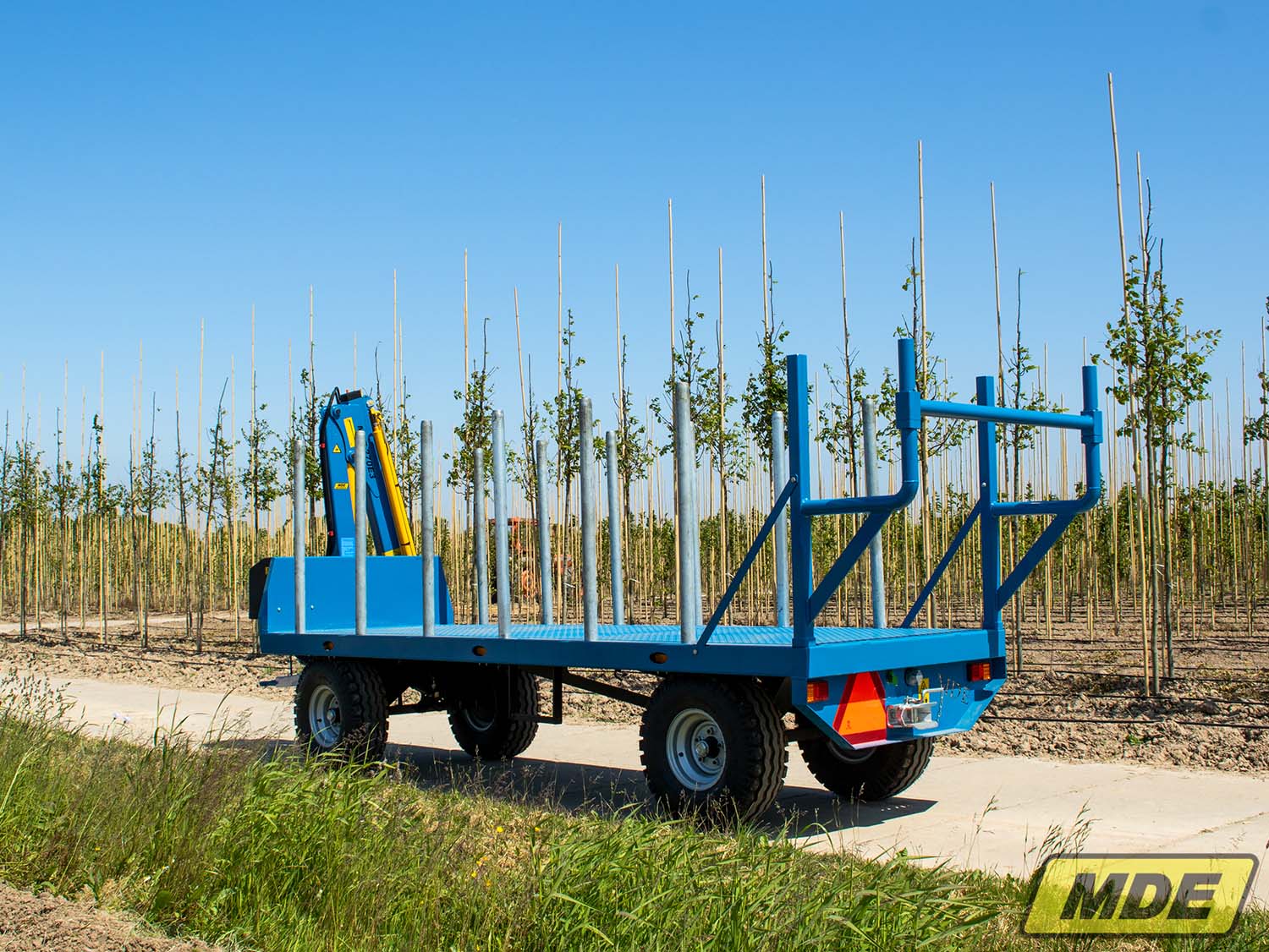 MDE tree transport trailer BTW4x0M + MDE 270L E3 crane