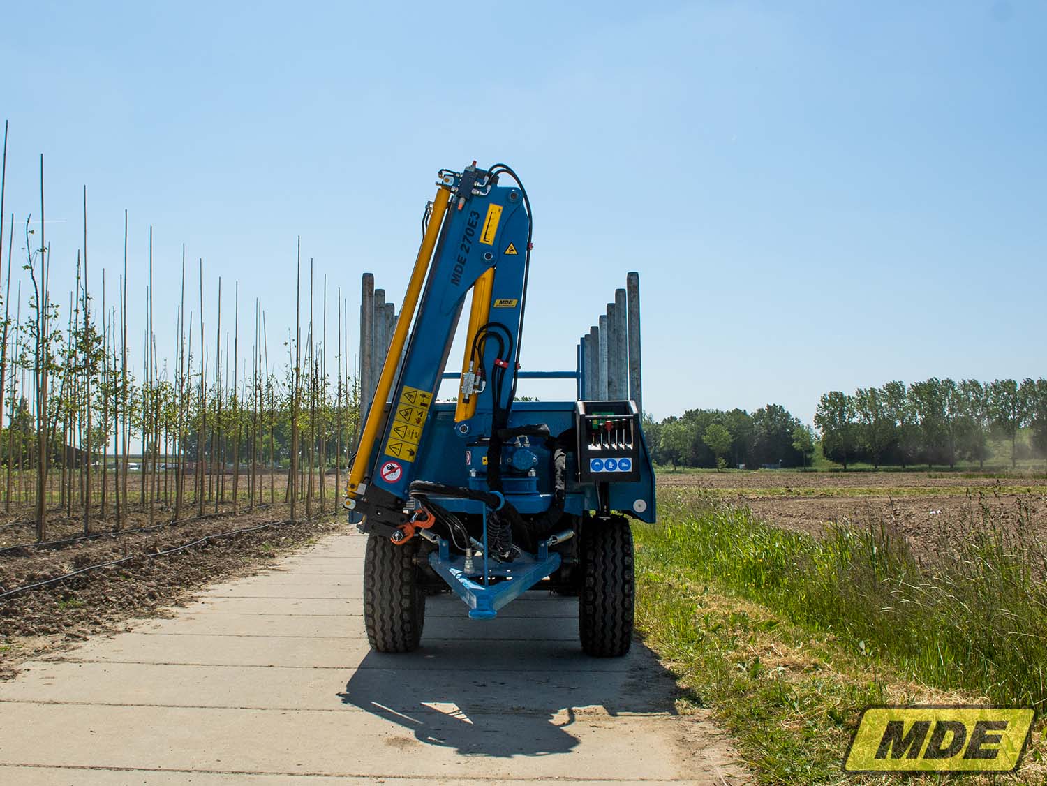 MDE tree transport trailer BTW4x0M + MDE 270L E3 crane