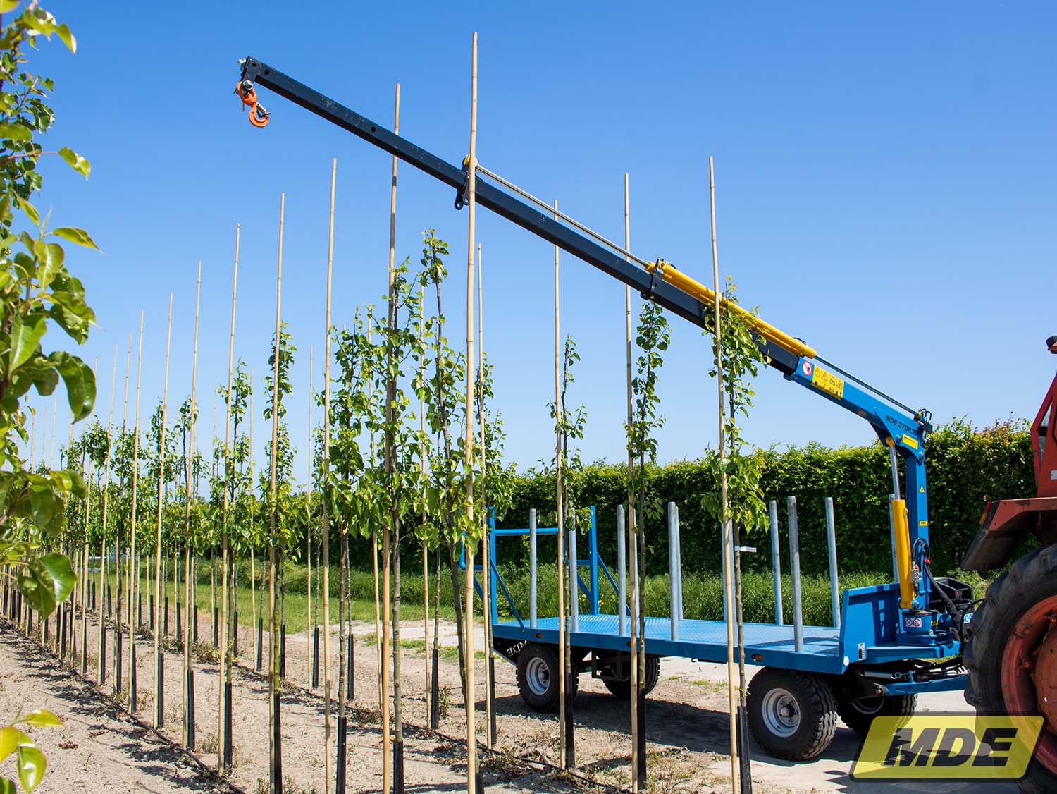 MDE tree transport trailer BTW4x0M + MDE 270L E3 crane