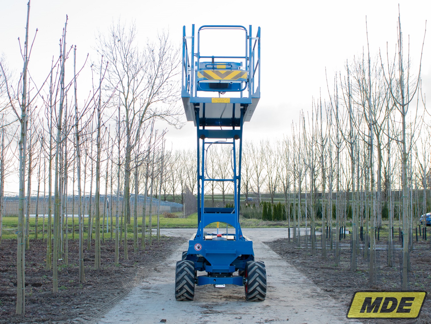 Adjustable superstructure for aerial work platform - Pruning