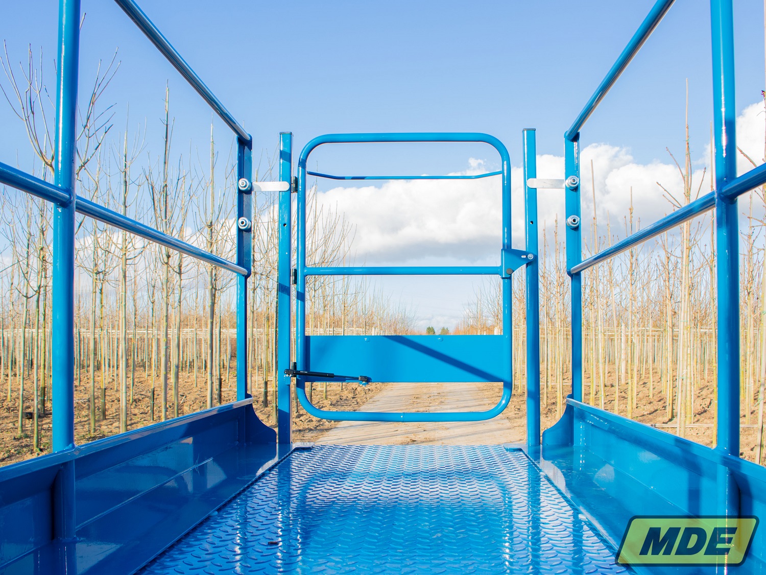 Adjustable superstructure for aerial work platform - Pruning