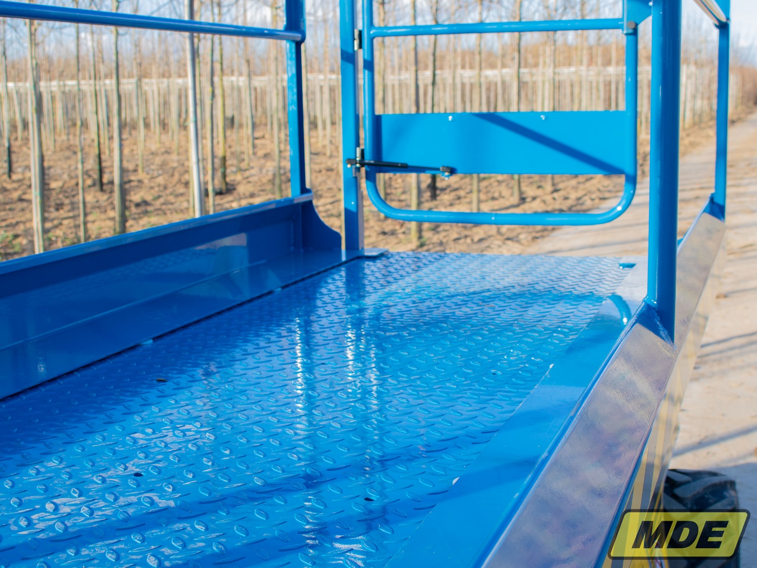 Adjustable superstructure for aerial work platform - Pruning