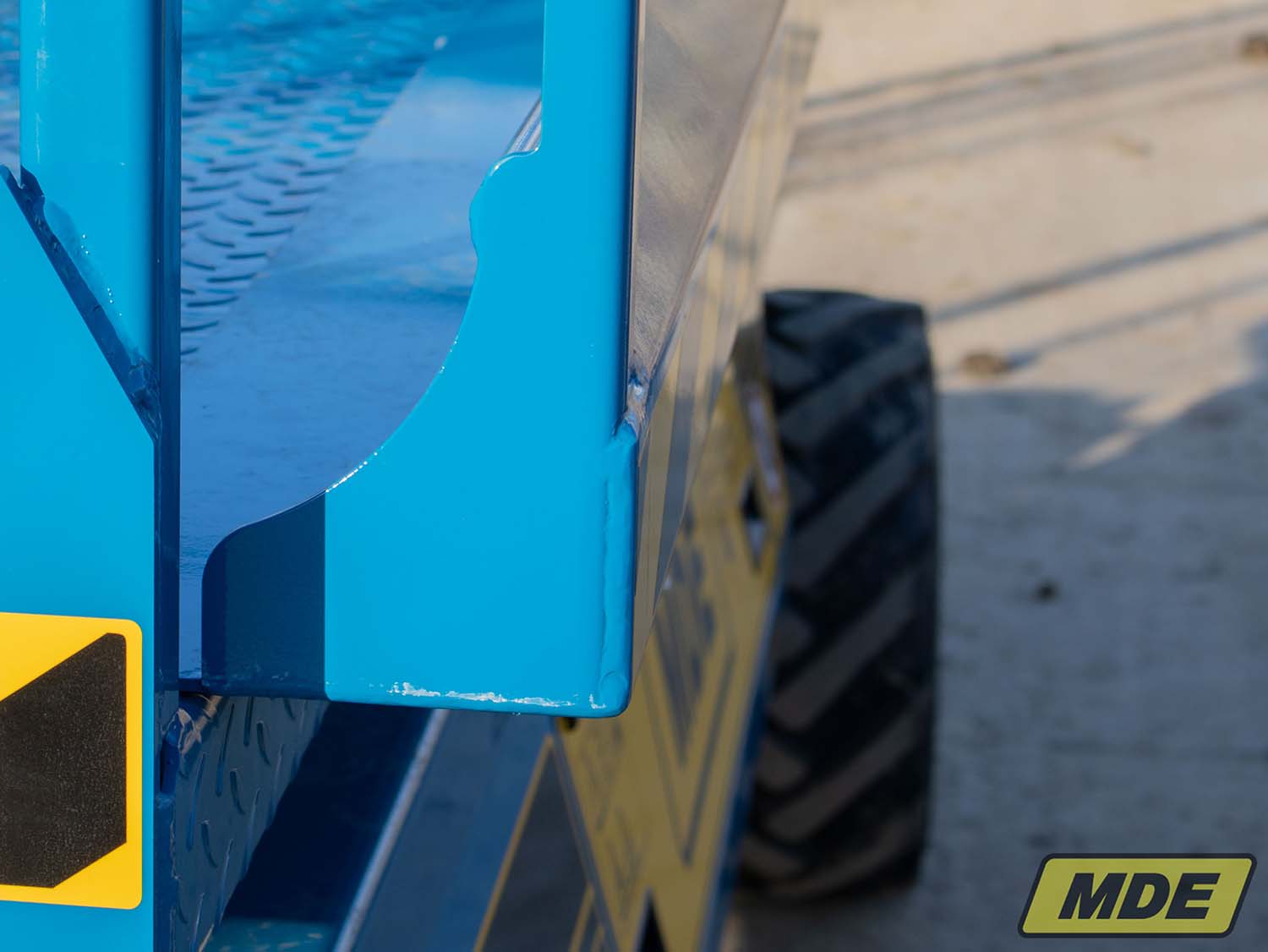 Adjustable superstructure for aerial work platform - Pruning