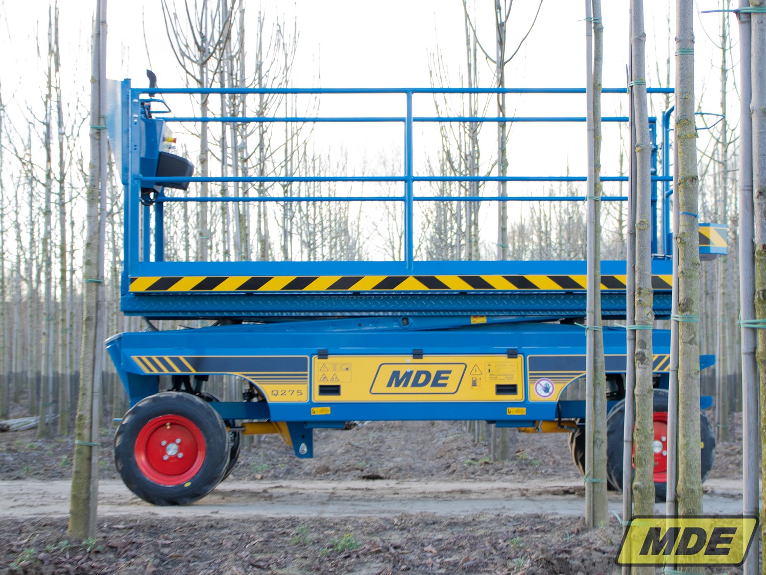 Adjustable superstructure for aerial work platform - Pruning