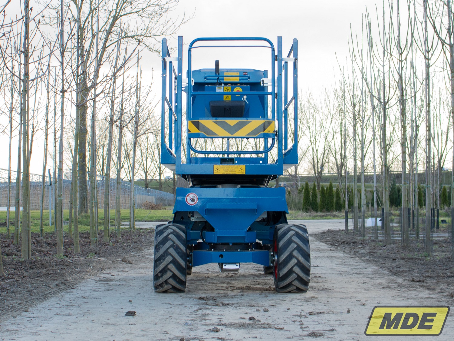 Adjustable superstructure for aerial work platform - Pruning