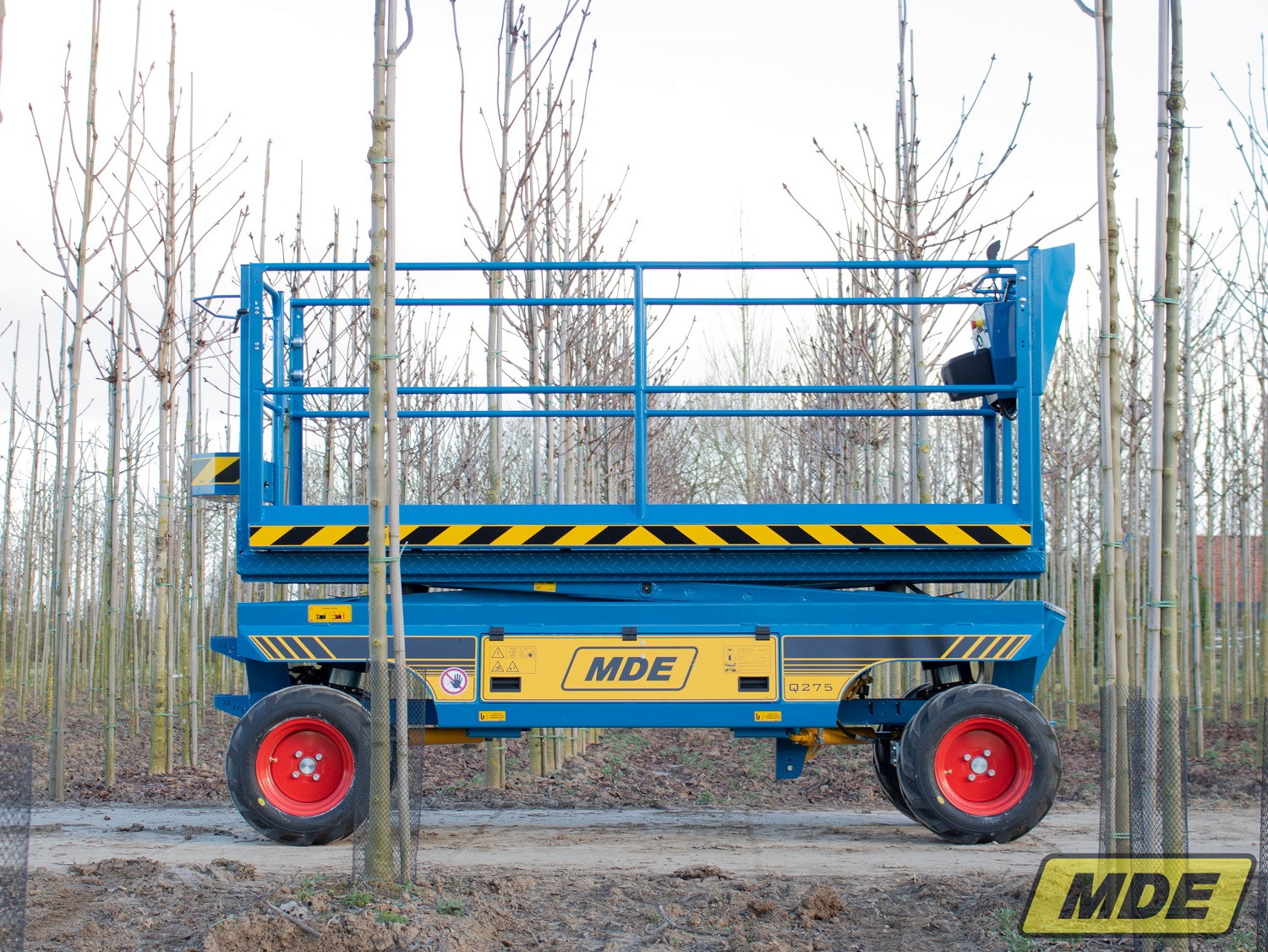 Adjustable superstructure for aerial work platform - Pruning