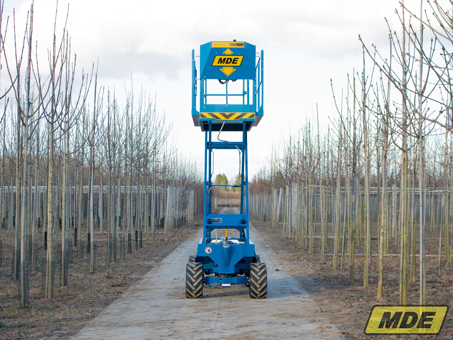 Adjustable superstructure for aerial work platform - Pruning