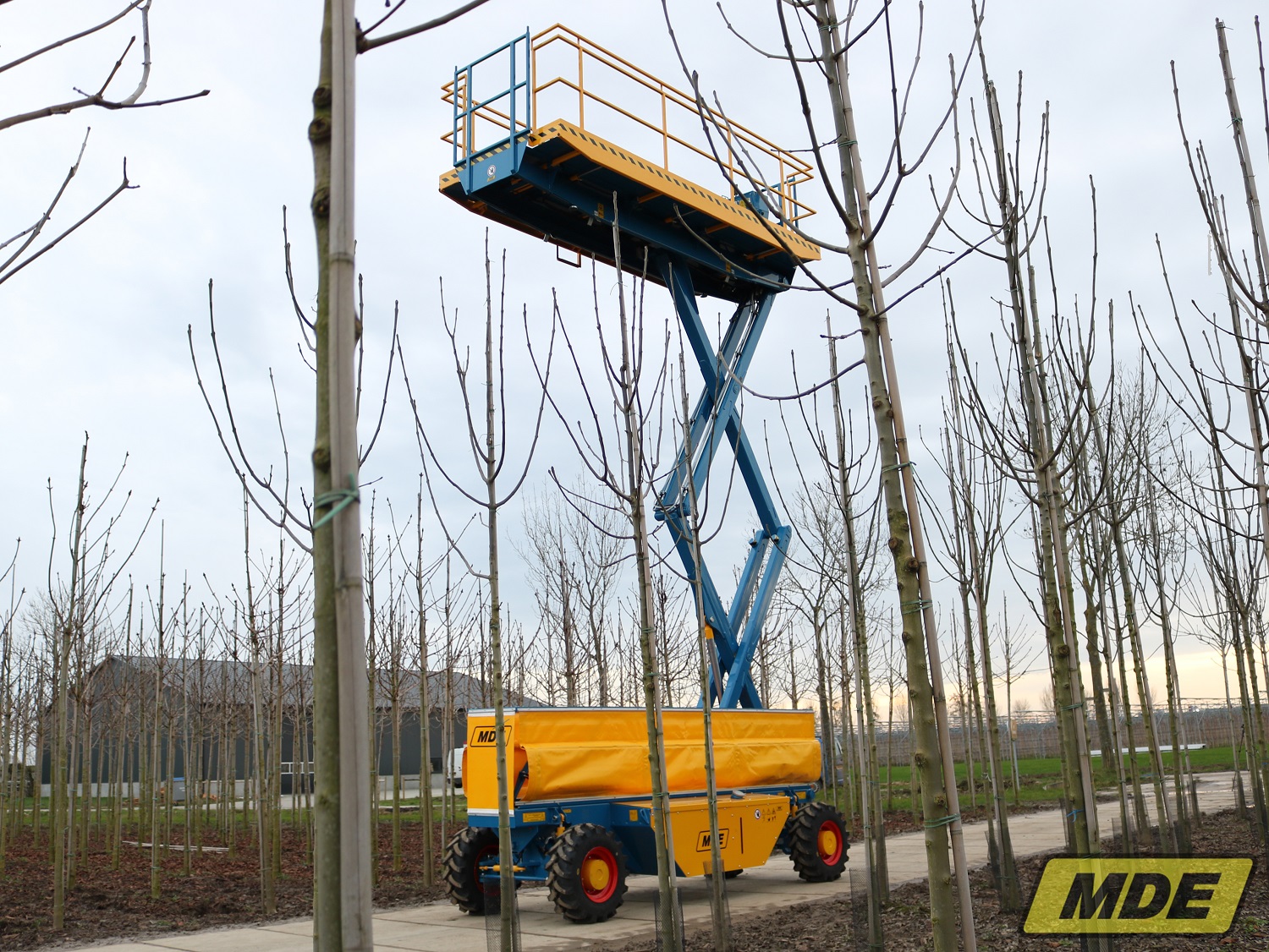 MDE Pruning platform Quatro 600 - Powerful boom lift for nurseries